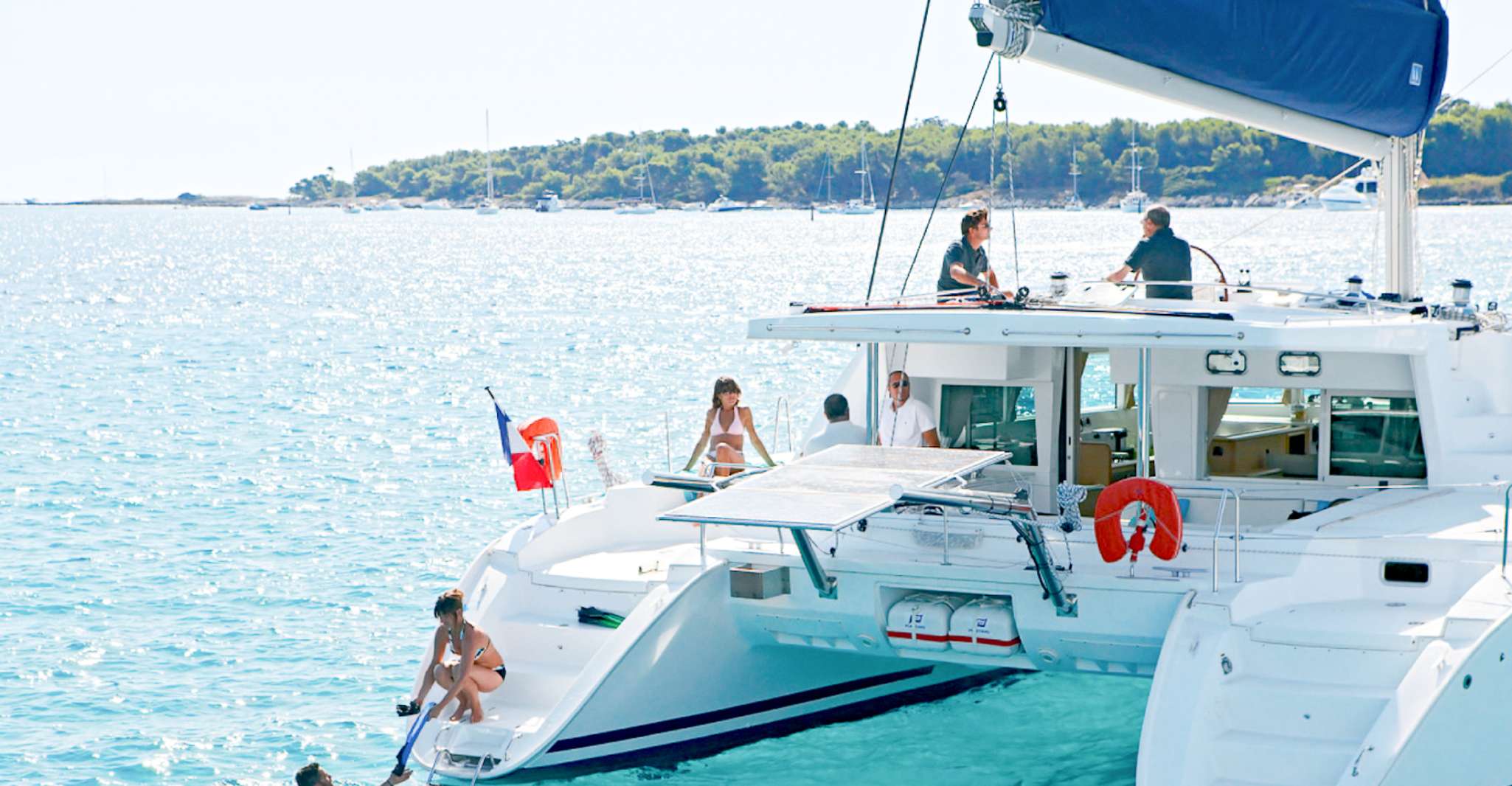 Big Island, Luxury Catamaran Trip along the Kona Coast | Water Activity ...