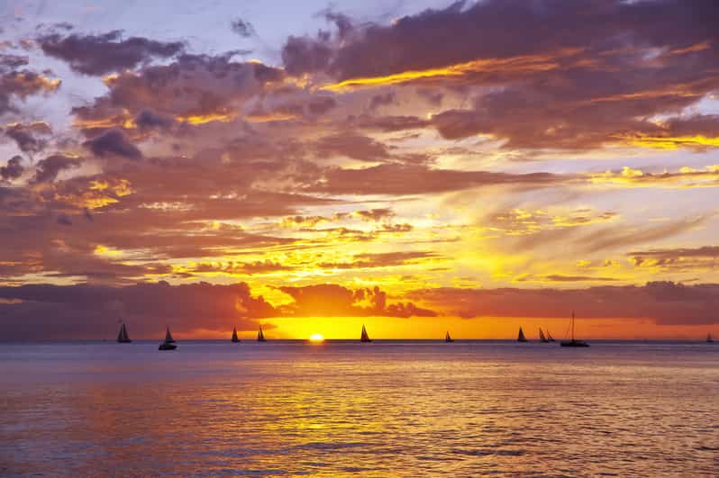 Oahu: Waikiki Sunset Cocktail Cruise | GetYourGuide