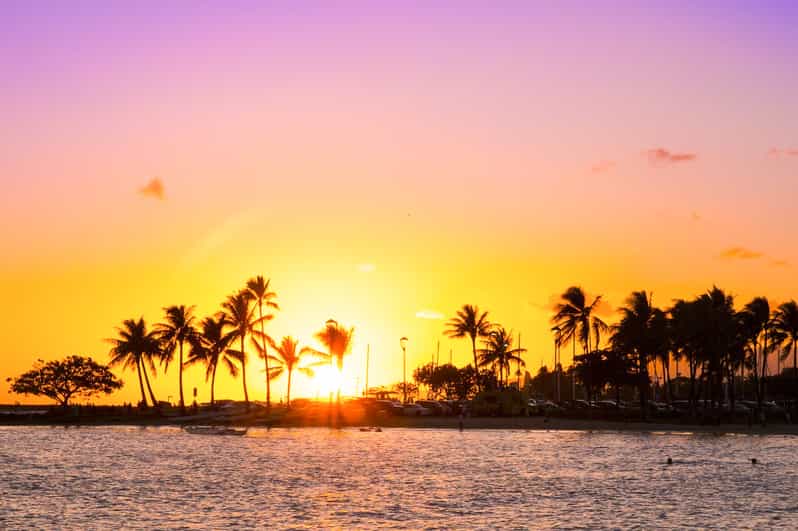 Oahu: Waikiki Sunset Cocktail Cruise | GetYourGuide