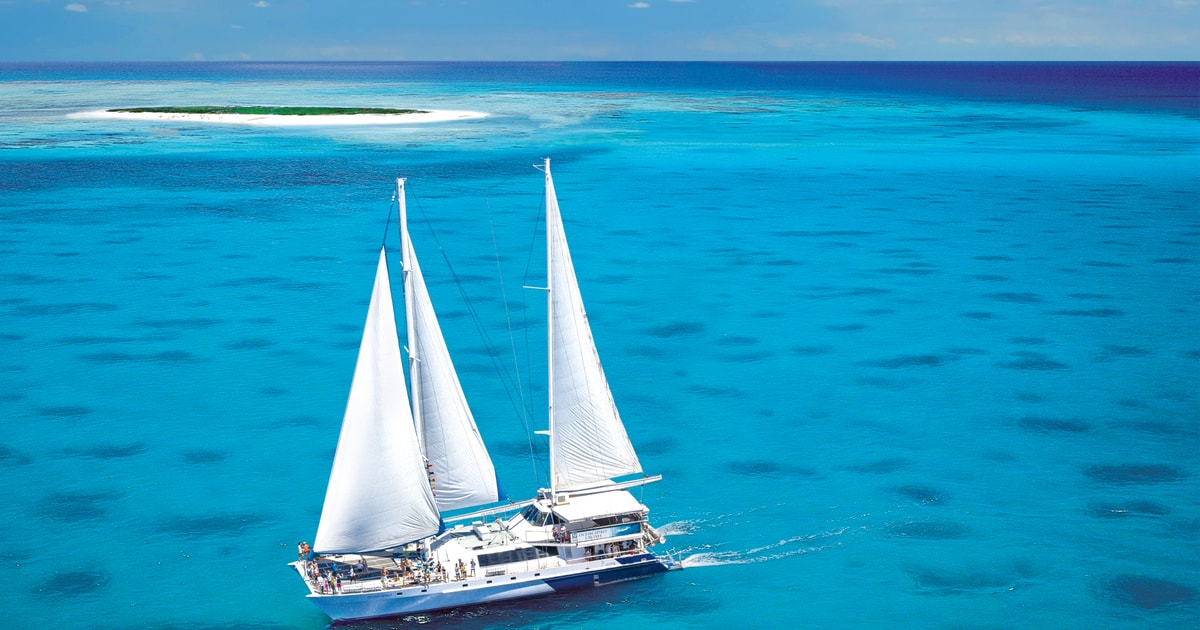 Cairns: Ocean Spirit Great Barrier Reef Tagestour | GetYourGuide