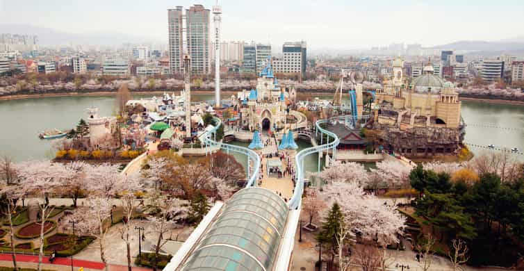 Lotte World Theme Park & Aquarium Discounted 1-Day Pass | GetYourGuide