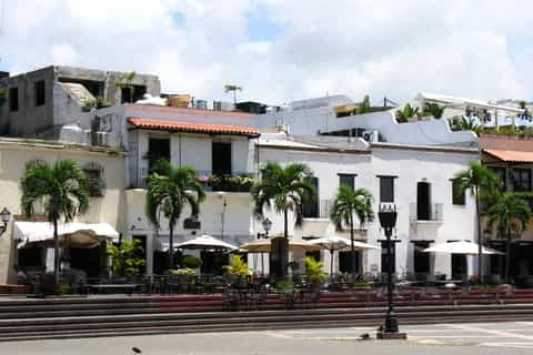 Santo Domingo Barrios y sabores locales | GetYourGuide