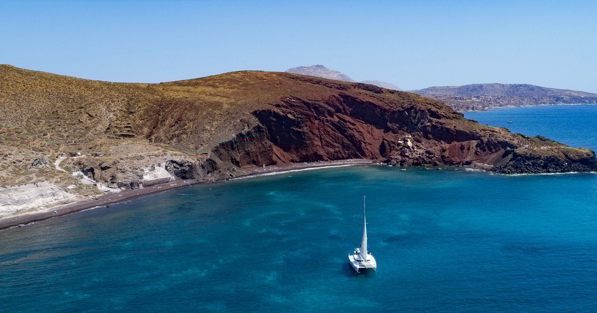 Santorin: Luxuriöse Caldera-Kreuzfahrt mit Essen & Getränken | GetYourGuide