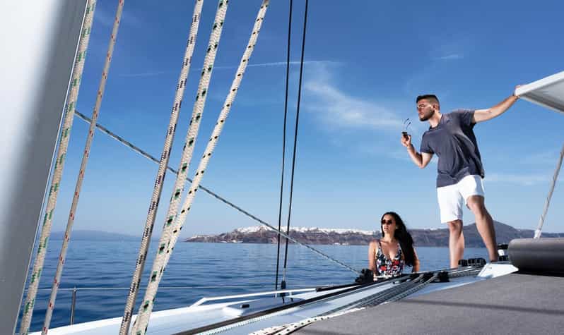 Santorin: Luxuriöse Caldera-Kreuzfahrt mit Essen & Getränken | GetYourGuide