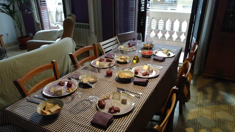 Barcelona: cata de comida y vino en casa con Wine Lover | GetYourGuide