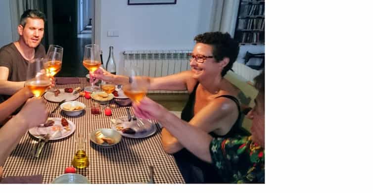 Barcelona: cata de comida y vino en casa con Wine Lover | GetYourGuide