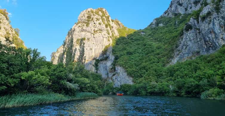 Omiš, Kroatië: Cetina rivier rondvaart met glazen boot en biertuin ...