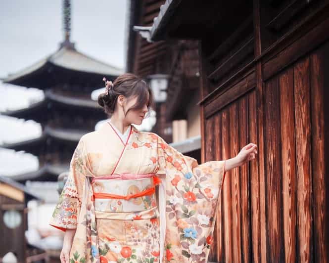 Kyoto: Kimono Rental and Guided Tour with Local Guide | GetYourGuide