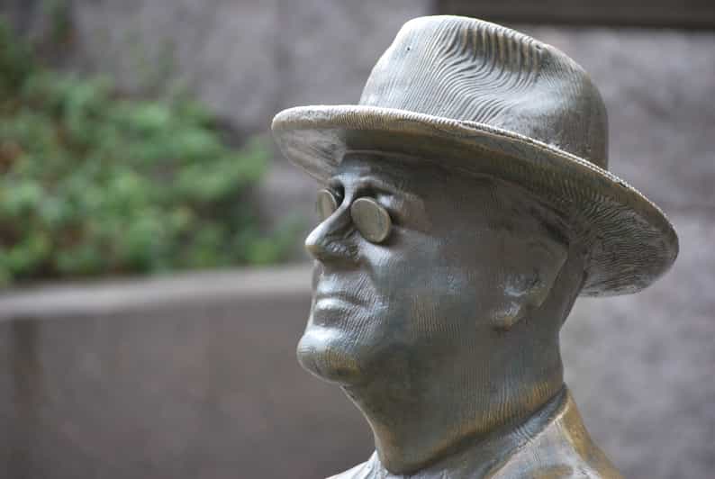 Washington DC: Guided Landmarks Bus Tour & National Archives | GetYourGuide