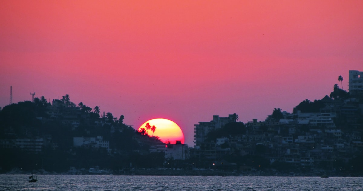 Acapulco: Kayak or Paddle Boarding at Sunset Tour | GetYourGuide