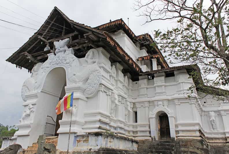 Kandy: Excursión histórica a los Tres Templos con todo incluido ...