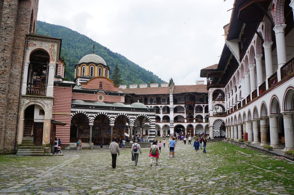 Dagstur til Rila-klosteret og Boyana-kirken | GetYourGuide