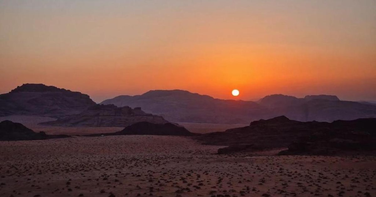 Tur cu jeep 2H Dimineața sau la apus de soare Wadi Rum Desert ...