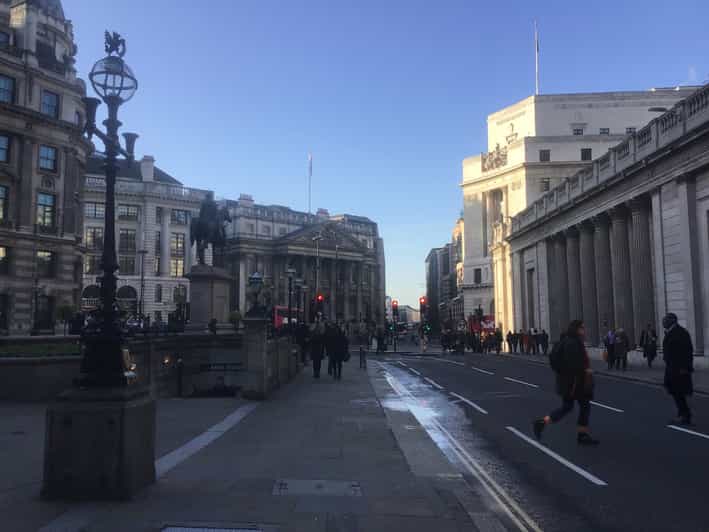 The Ghosts Of The Secret Alleyways Of Old London Town | GetYourGuide