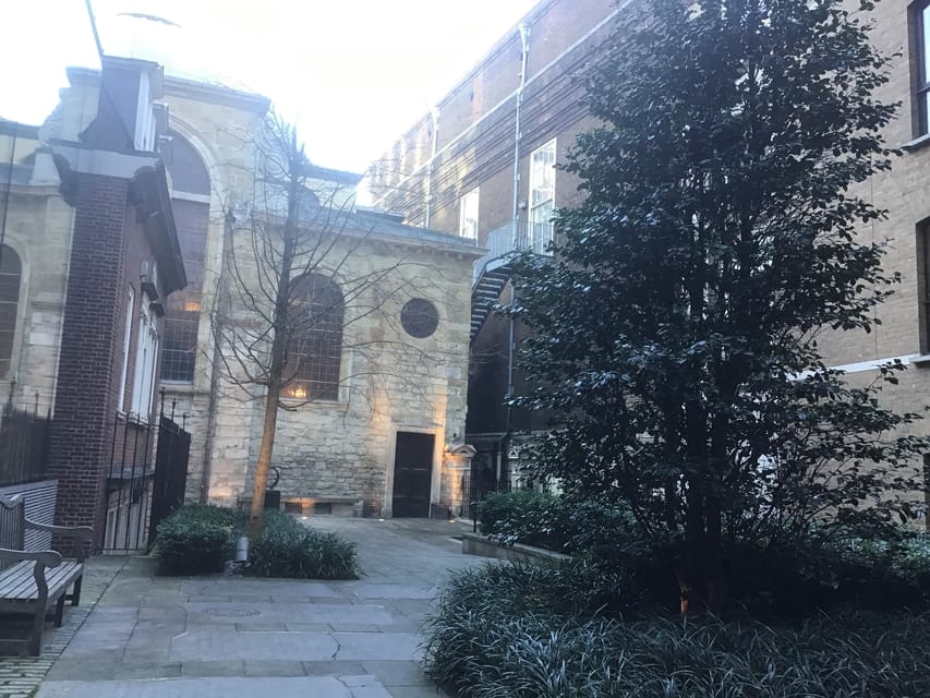 The Ghosts Of The Secret Alleyways Of Old London Town | GetYourGuide
