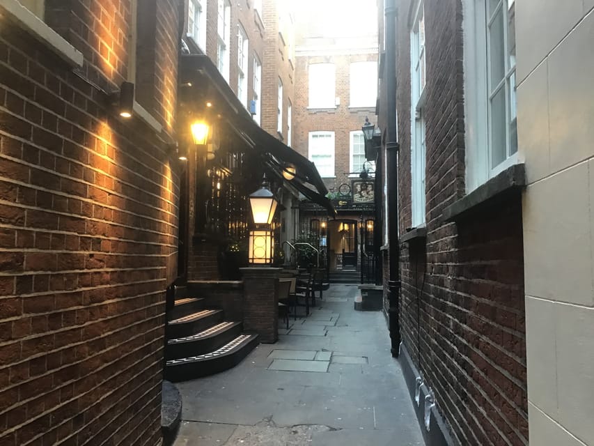 The Ghosts Of The Secret Alleyways Of Old London Town | GetYourGuide