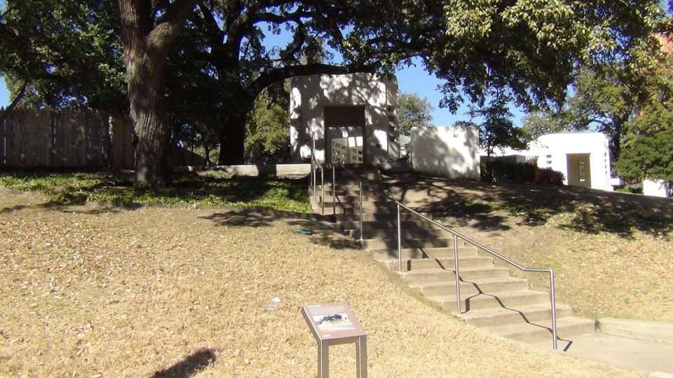 Dallas: tour de 2 horas por el asesinato de JFK sin museo | GetYourGuide