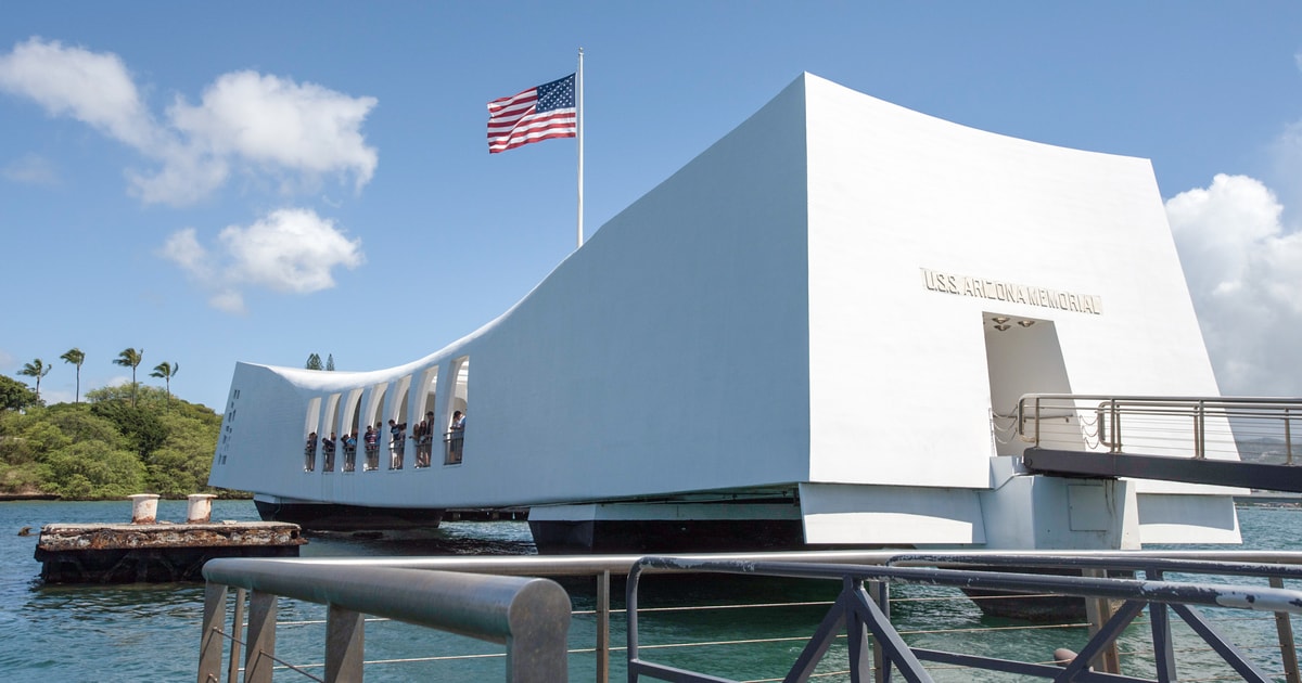 Ultimate Pearl Harbor ve Circle Island Turu | GetYourGuide