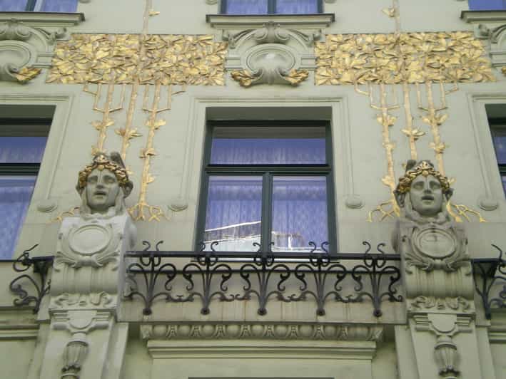 Wien: Romantischer Alt-Wien-Spaziergang und Weinverkostung | GetYourGuide