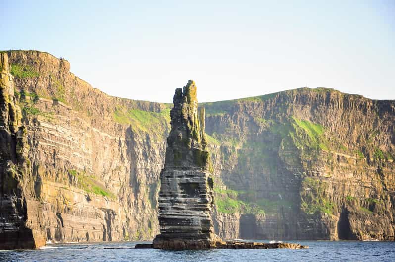 Von Doolin: Inis Meáin Island und Cliffs of Moher Fähre | GetYourGuide