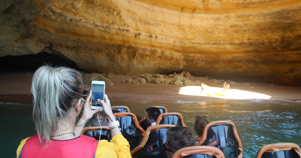 Vilamoura: Excursie cu barca în peștera Benagil cu intrare | GetYourGuide