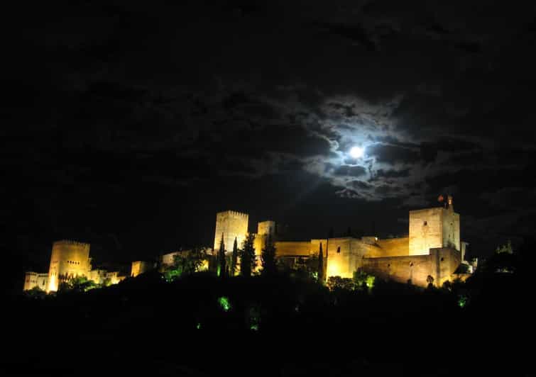 Granada: Alhambra Night Tour | GetYourGuide