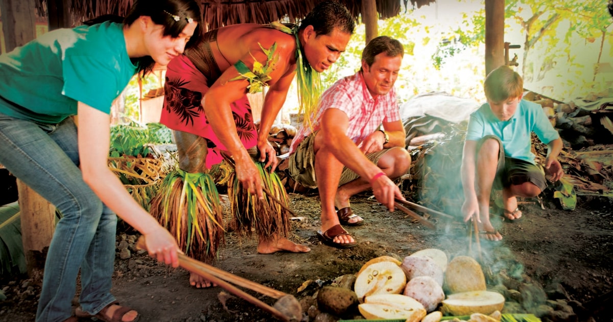 Oahu: Büfé: Belépő a Polinéz Kulturális Központba Gateway Buffet ...