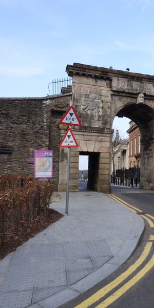 Derry: Derry Girls TV Show Filming Locations Tour | GetYourGuide