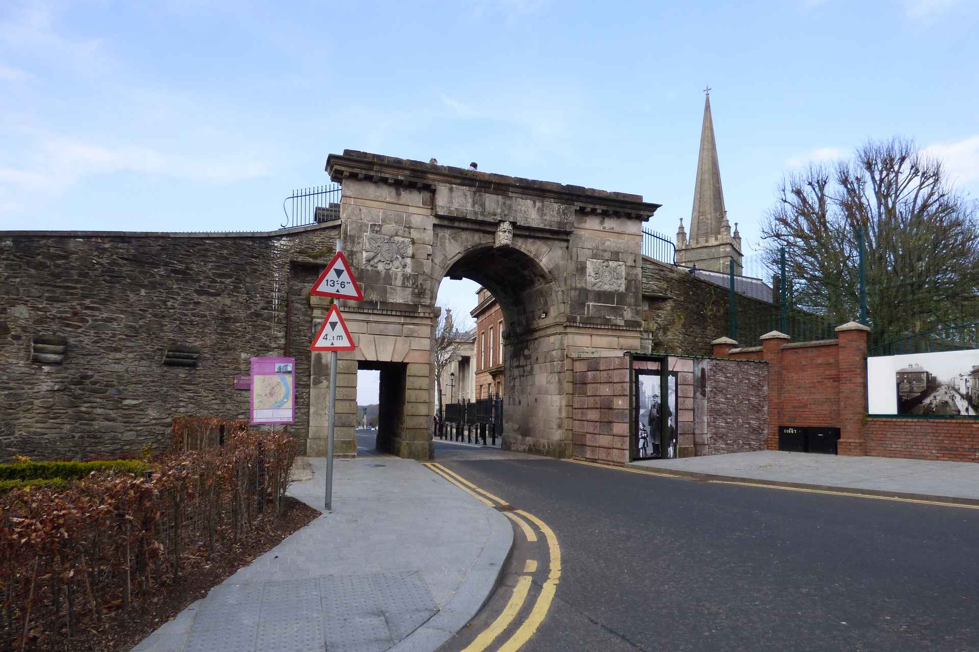 Derry: Tour de los Lugares de Filmación de la Serie de TV Derry Girls ...