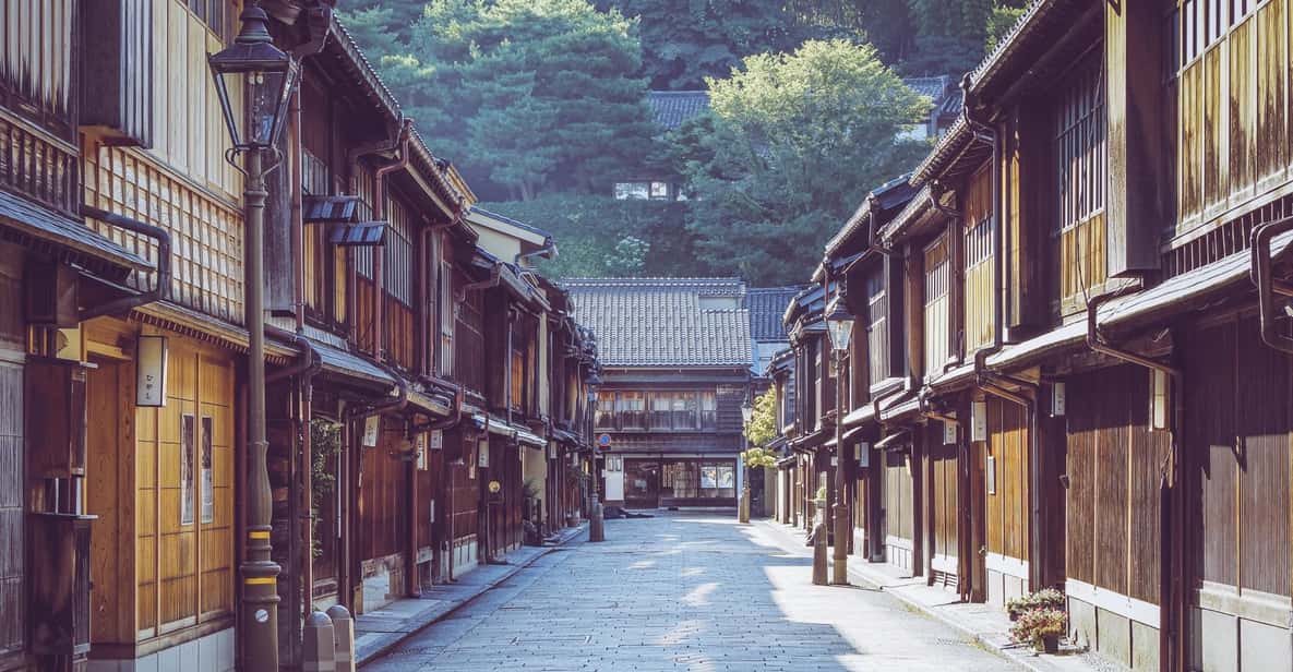 Kanazawa: Daimyo Villa and Kenrokuen Garden Geisha Tour | GetYourGuide