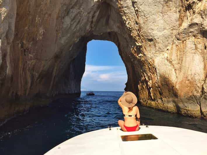 Din Capri: Excursie privată de o zi cu barca la Capri și Positano ...