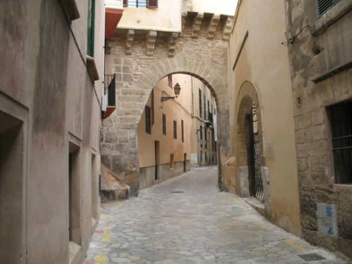 Palma de Mallorca: Old Town Guided Tour & Cathedral Visit | GetYourGuide