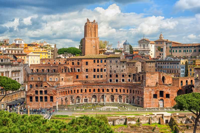Roma: tour privado de los mercados, la columna y el foro de Trajano ...