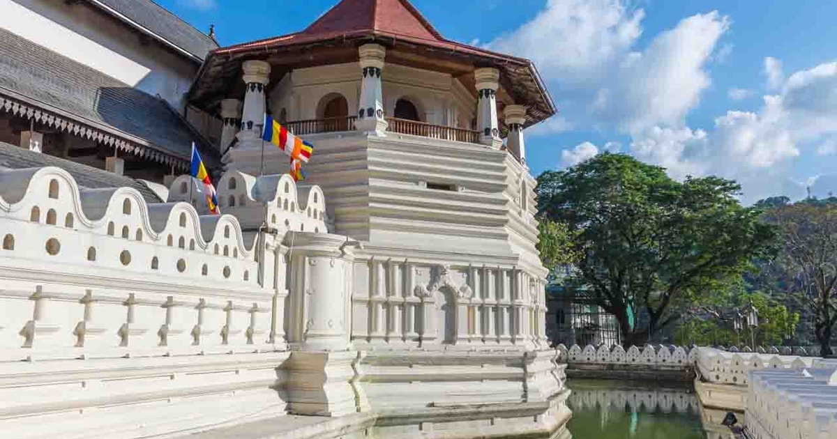 From Dambulla: Kandy Day Trip | GetYourGuide