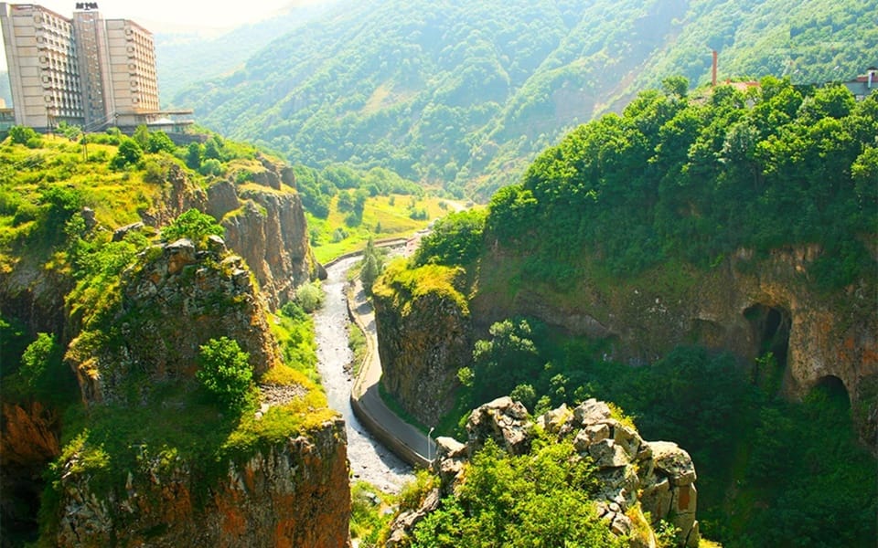 Eriwan: Private Wings of Tatev und Jermuk Wasserfall Tour | GetYourGuide