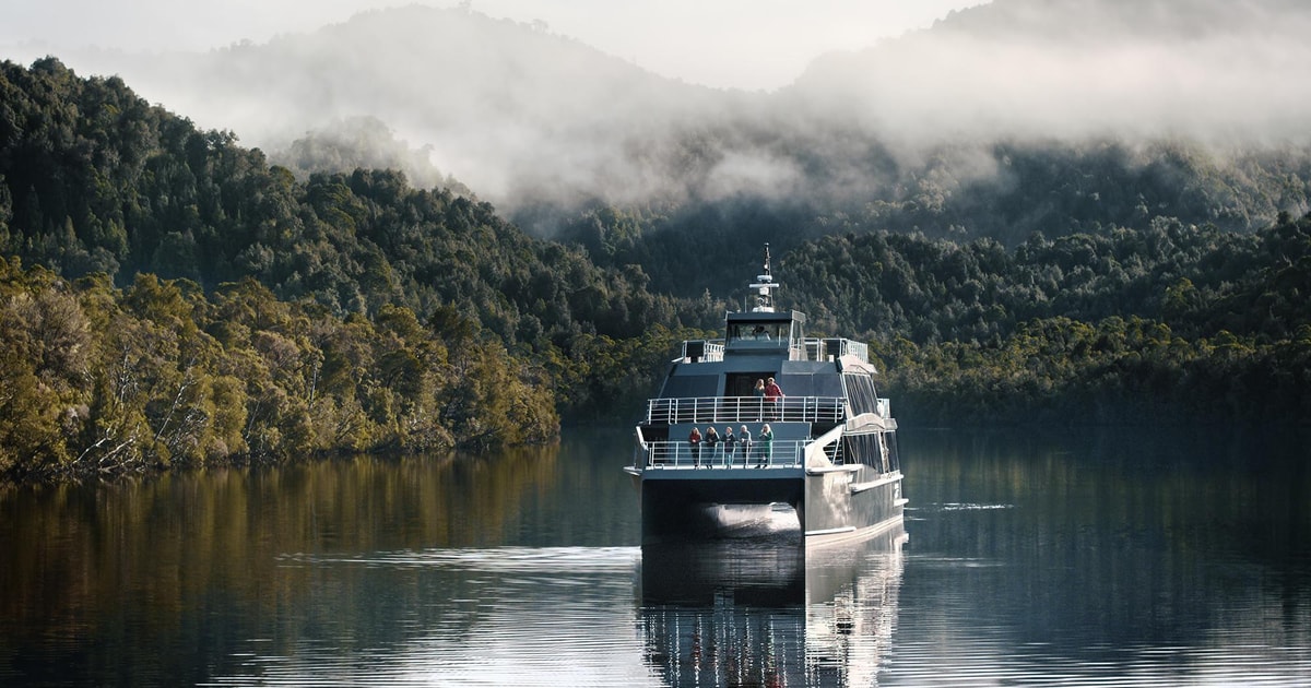 Strahan: Gordon River Cruise med frokost og Sarah Island Walk ...