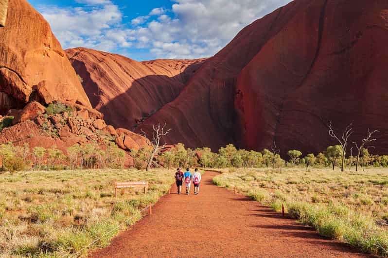 Uluru: Sacred Sites Tour + Sparkling at Sunset & BBQ Dinner | GetYourGuide