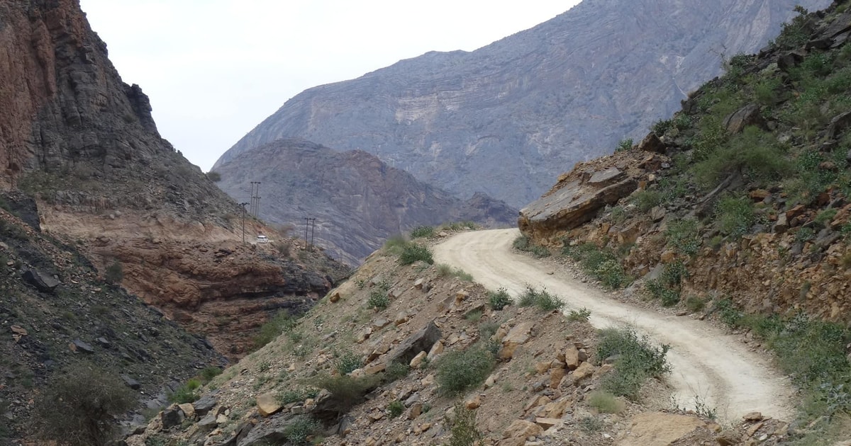 Przejedź przez góry Hadżar do miasta Nizwa t | GetYourGuide