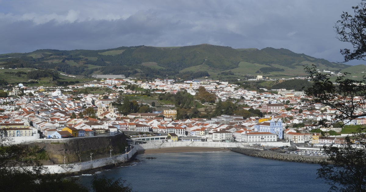 Da Angra: Tour guidato a piedi dei punti di riferimento | GetYourGuide