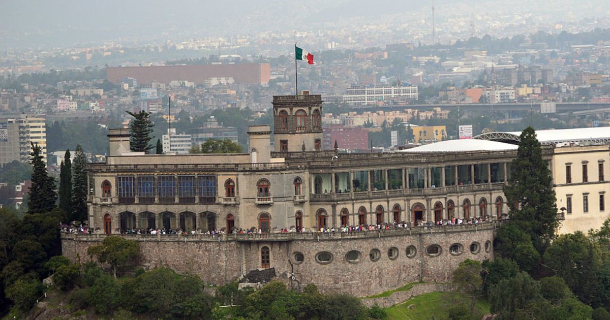 Mexico City: The Stories of Chapultepec Castle Walking Tour | GetYourGuide