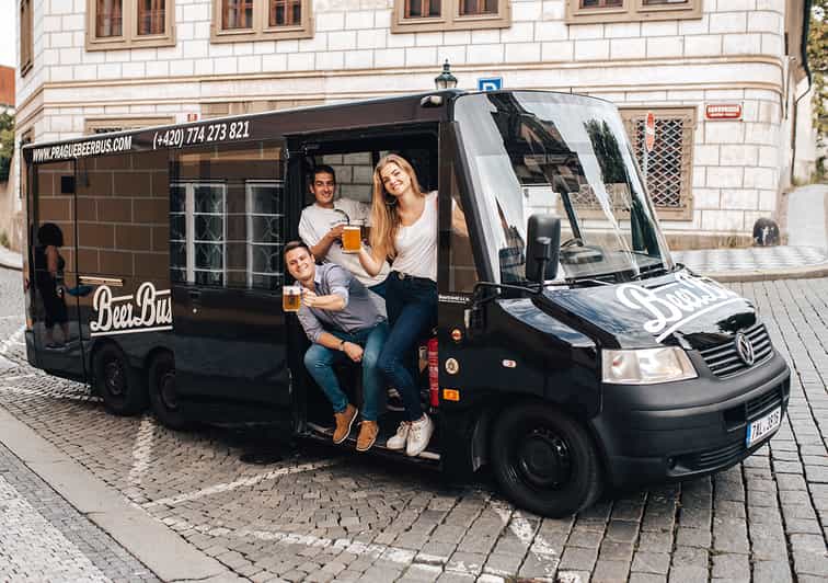 Prag: Tour im Party-Bier-Bus | GetYourGuide