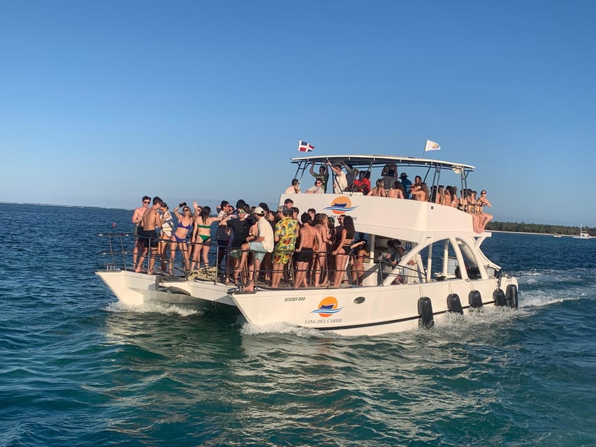 Fiesta privada en barco con barra libre y snorkel | GetYourGuide