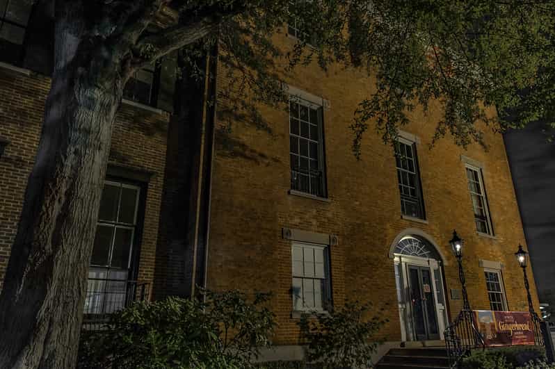 Washington, DC: Ghosts and Spirits Haunted Walking Tour | GetYourGuide