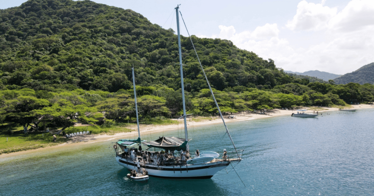 Tur till Bahia Concha med segelbåt | GetYourGuide