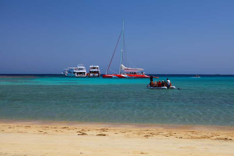 Z Marsa Alam: Marsa Mubarak Výlet lodí za šnorchlováním v moři ...