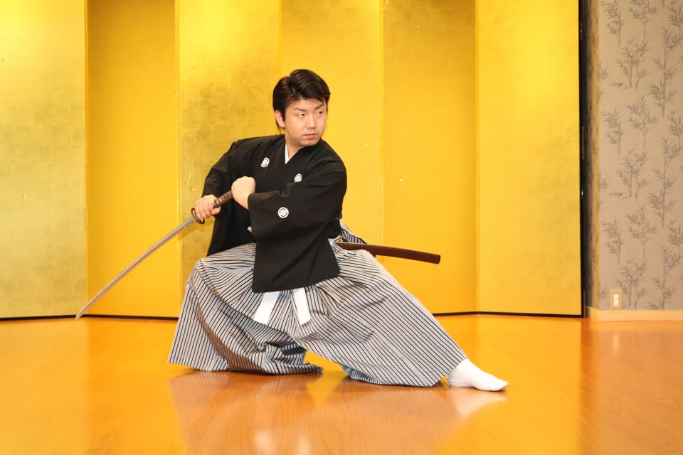 Kioto: Espectáculo de Danza con Espada Tradicional Samurai Kenbu ...