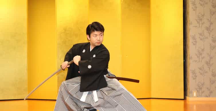 Kioto: Espectáculo de Danza con Espada Tradicional Samurai Kenbu ...