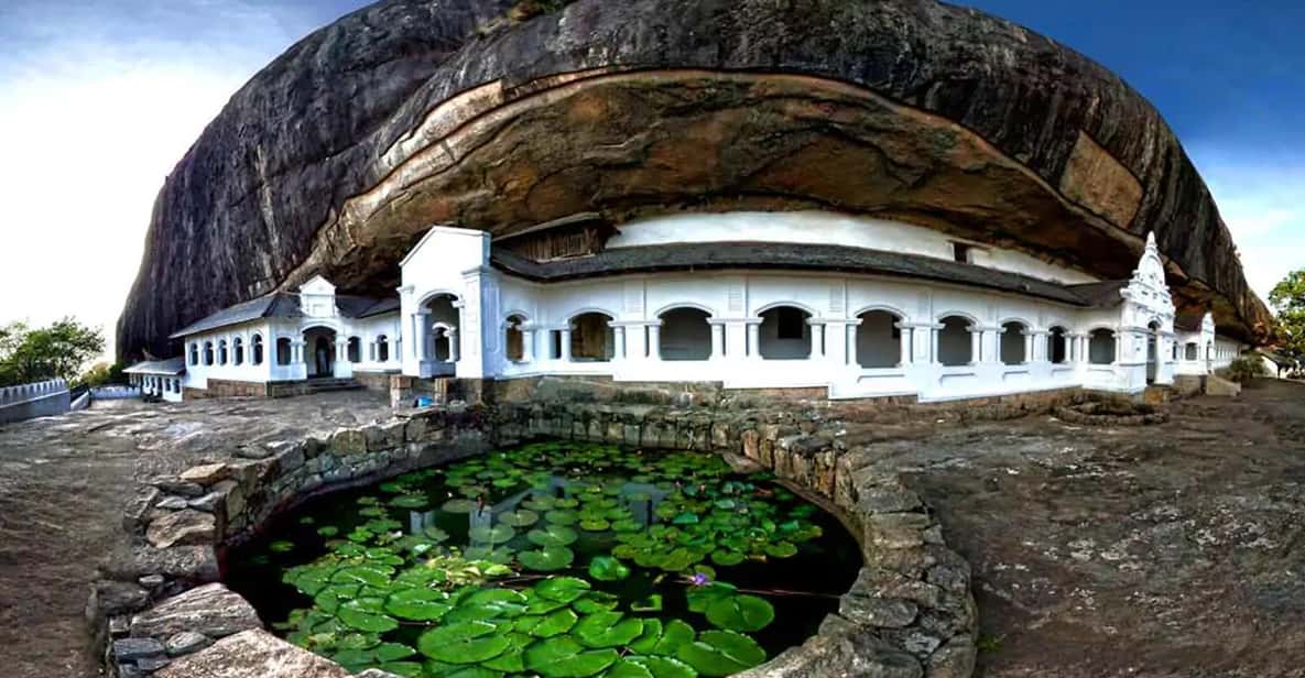Excursión en TukTuk por el Templo de la Cueva de Dambulla (2 h) | GetYourGuide