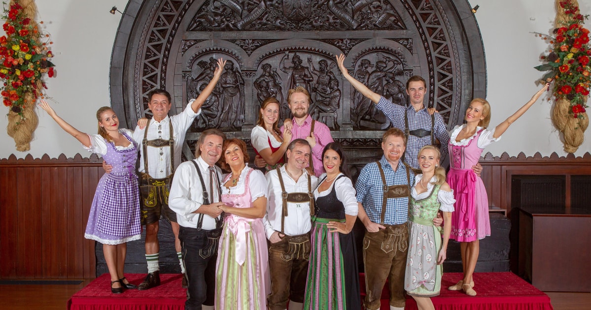 Vienna: Traditional Dinner Show at the Wiener Rathauskeller | GetYourGuide