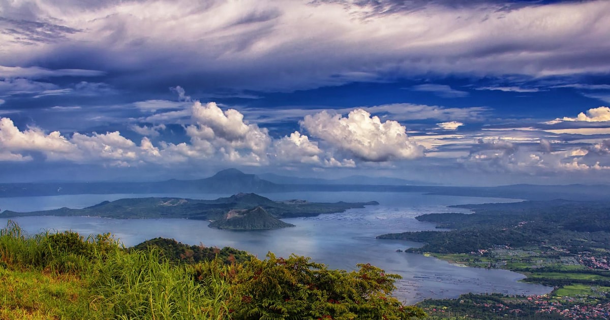 Full-Day Manila City, Tagaytay Taal Volcano and Lake Tour | GetYourGuide